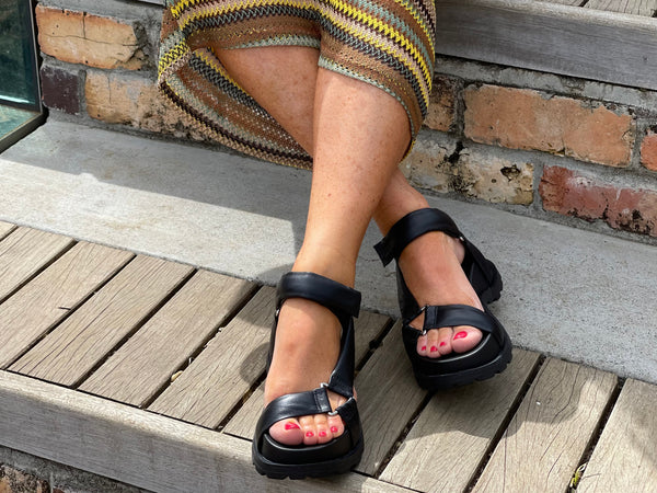 Carrano Yill available in 2 colours – Tango's Shoes